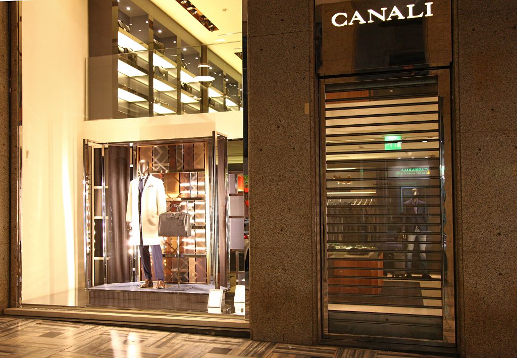 Canali Amazing windows display